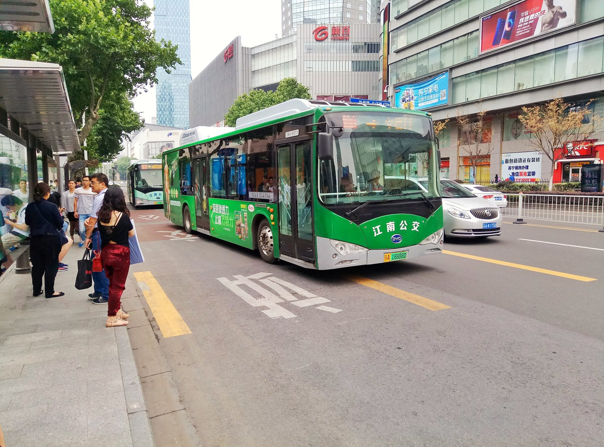 2048px-Nanjing_Bus_No.100_BYD_Electric_Bus